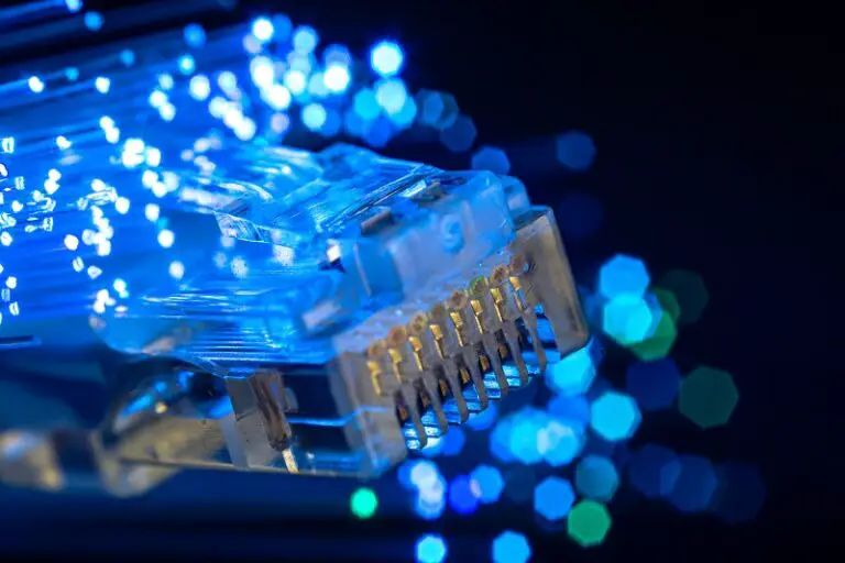 Fiber Internet vs. Wireless Broadband: Understanding Key Differences ...