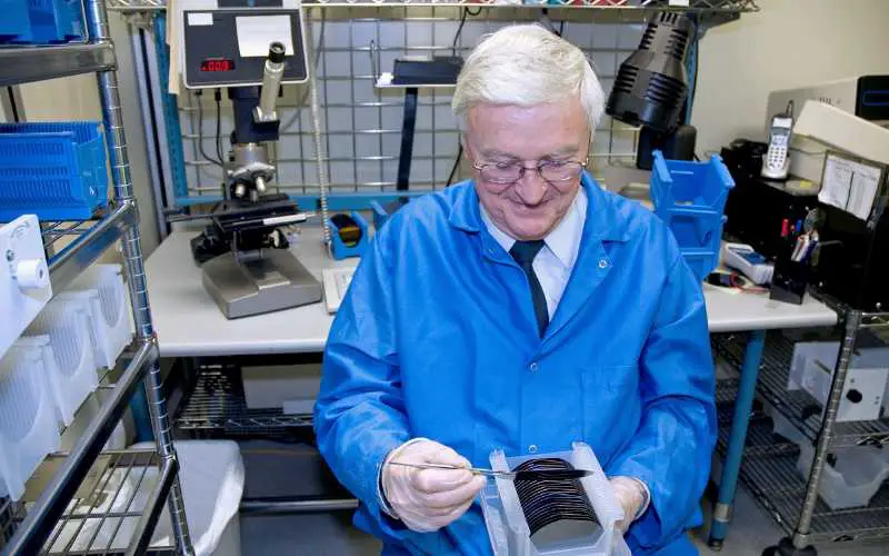 Top 33 Senior Lab Technician Interview Questions and Answers 2024 ...