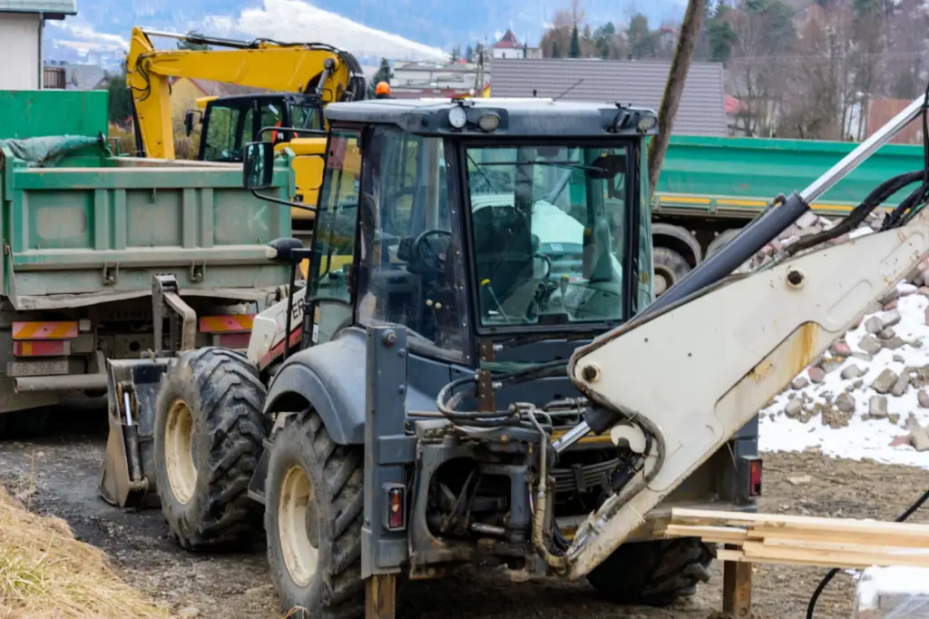 Safety Measures to Consider While Moving Heavy Machinery & Equipment ...